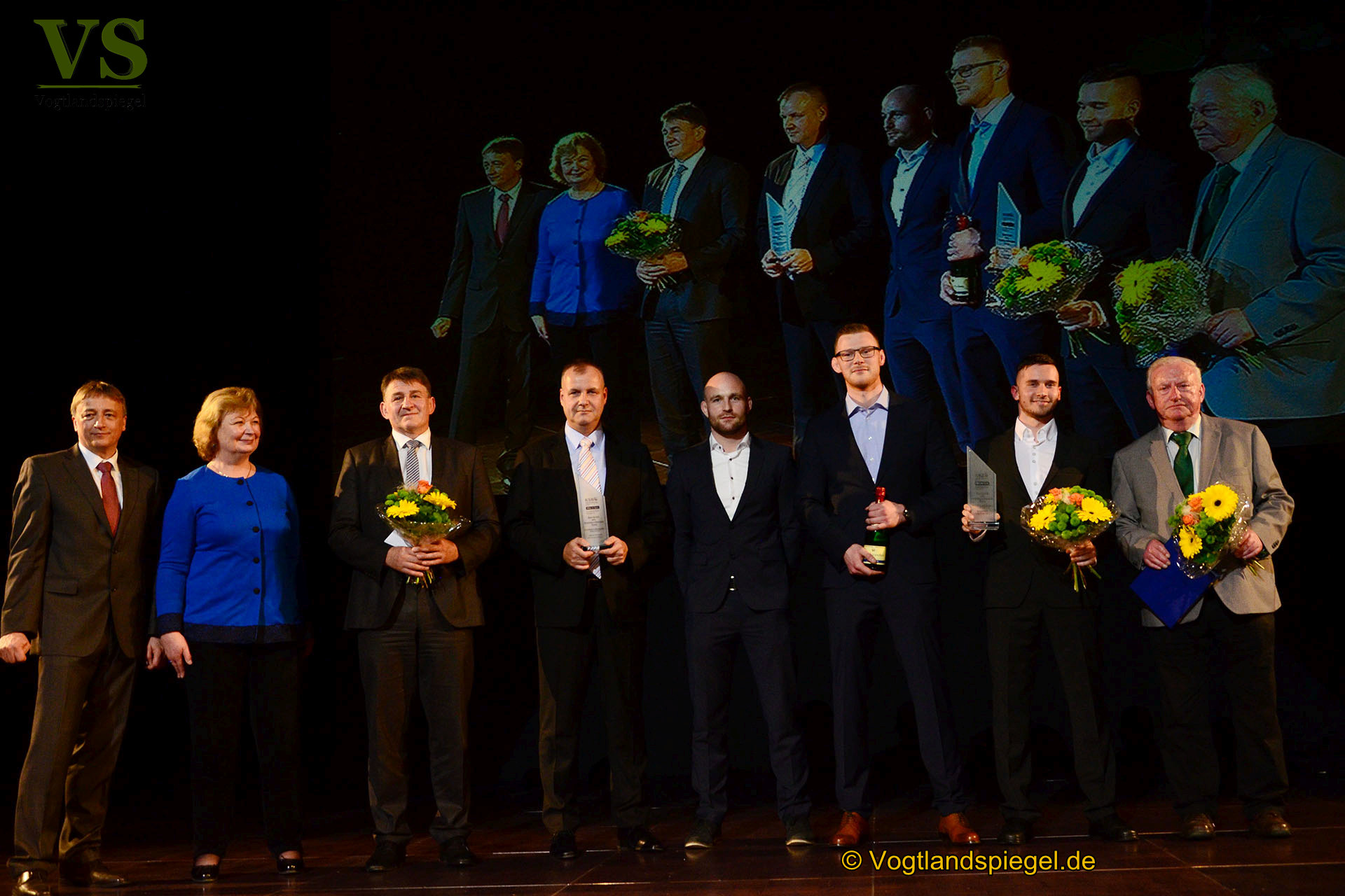 Die 1. Männermannschaft und Lucas Hanke wurden beim Ball des Sports für ...
